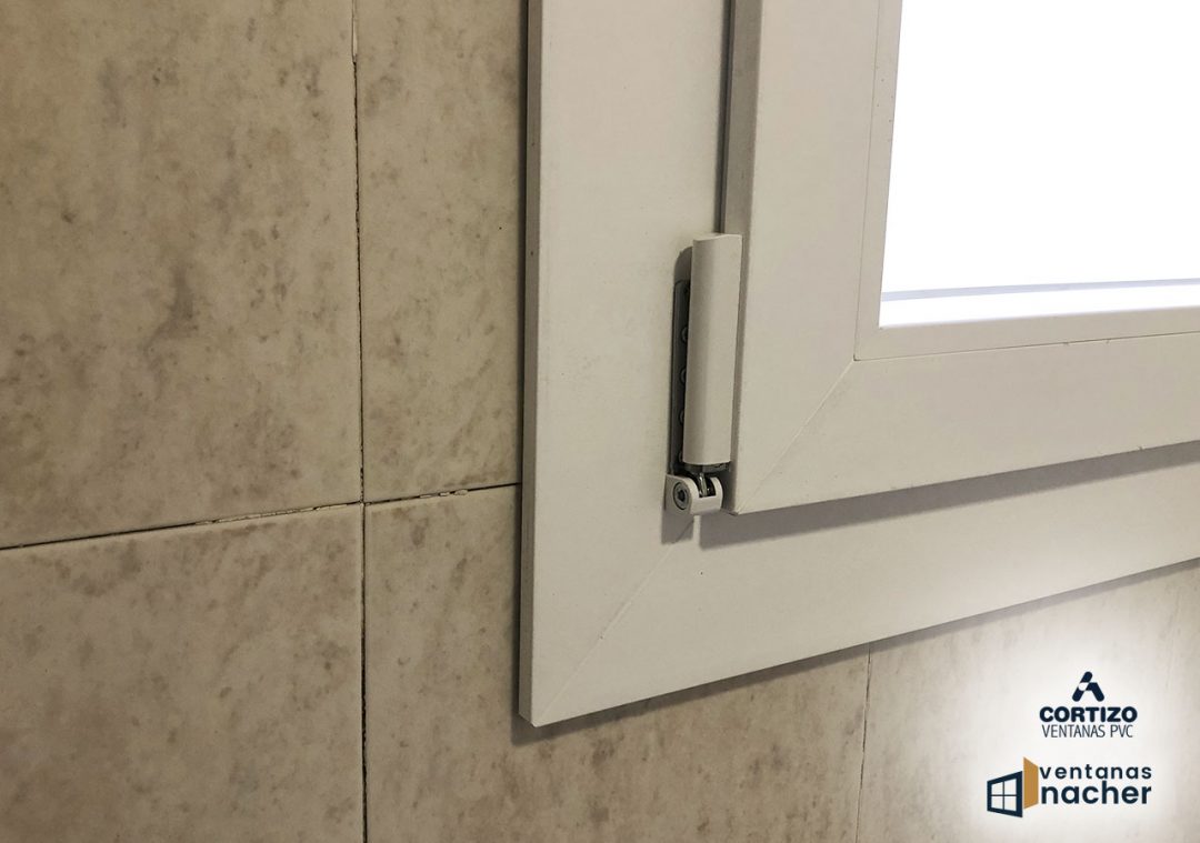 Insalación solapada a marco antiguo - ventanas PVC Baño