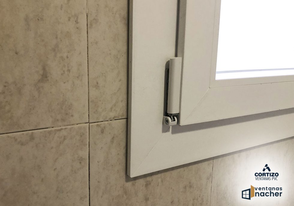 Insalación solapada a marco antiguo - ventanas PVC Baño